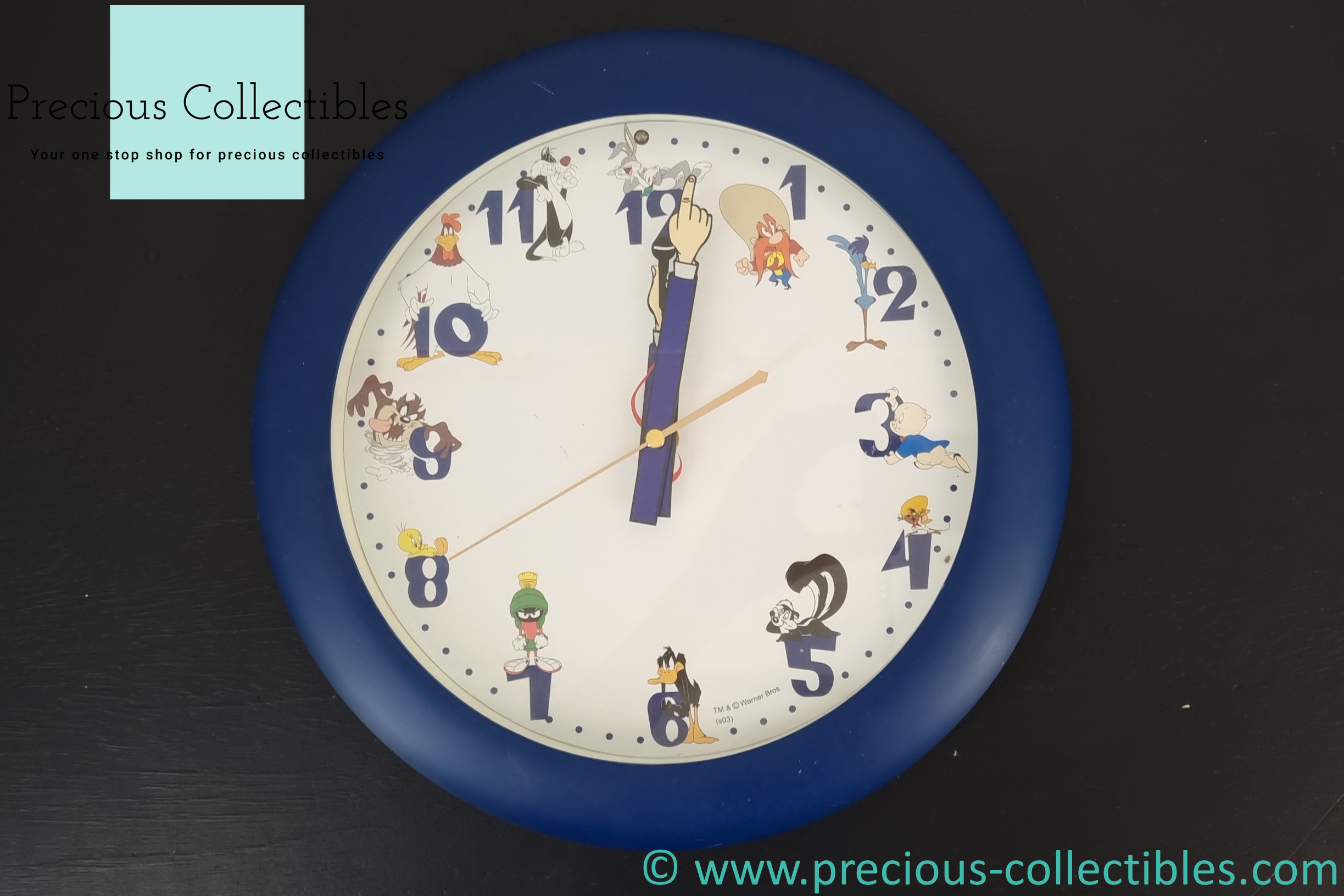 Vintage Looney Tunes animated clock by Warner Bros.