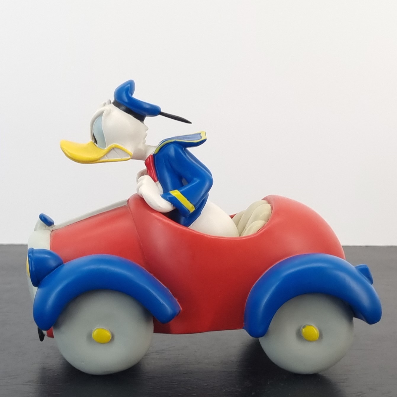 Donald Duck racing statue - Peter Mook - Rutten Walt Disney