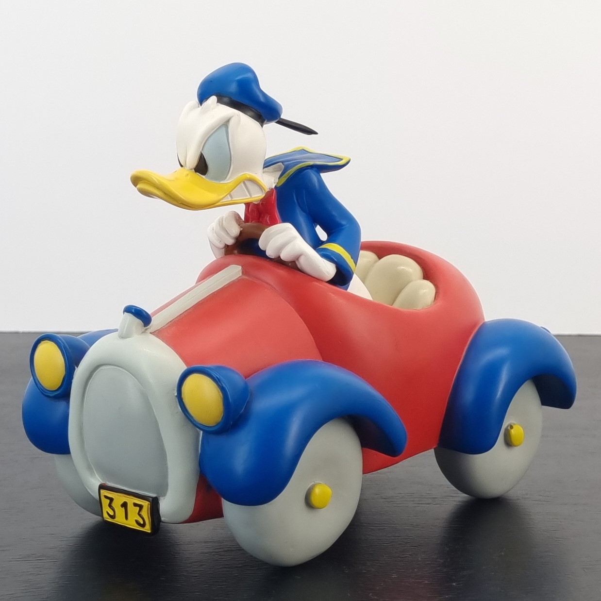 Donald Duck racing statue - Peter Mook - Rutten Walt Disney
