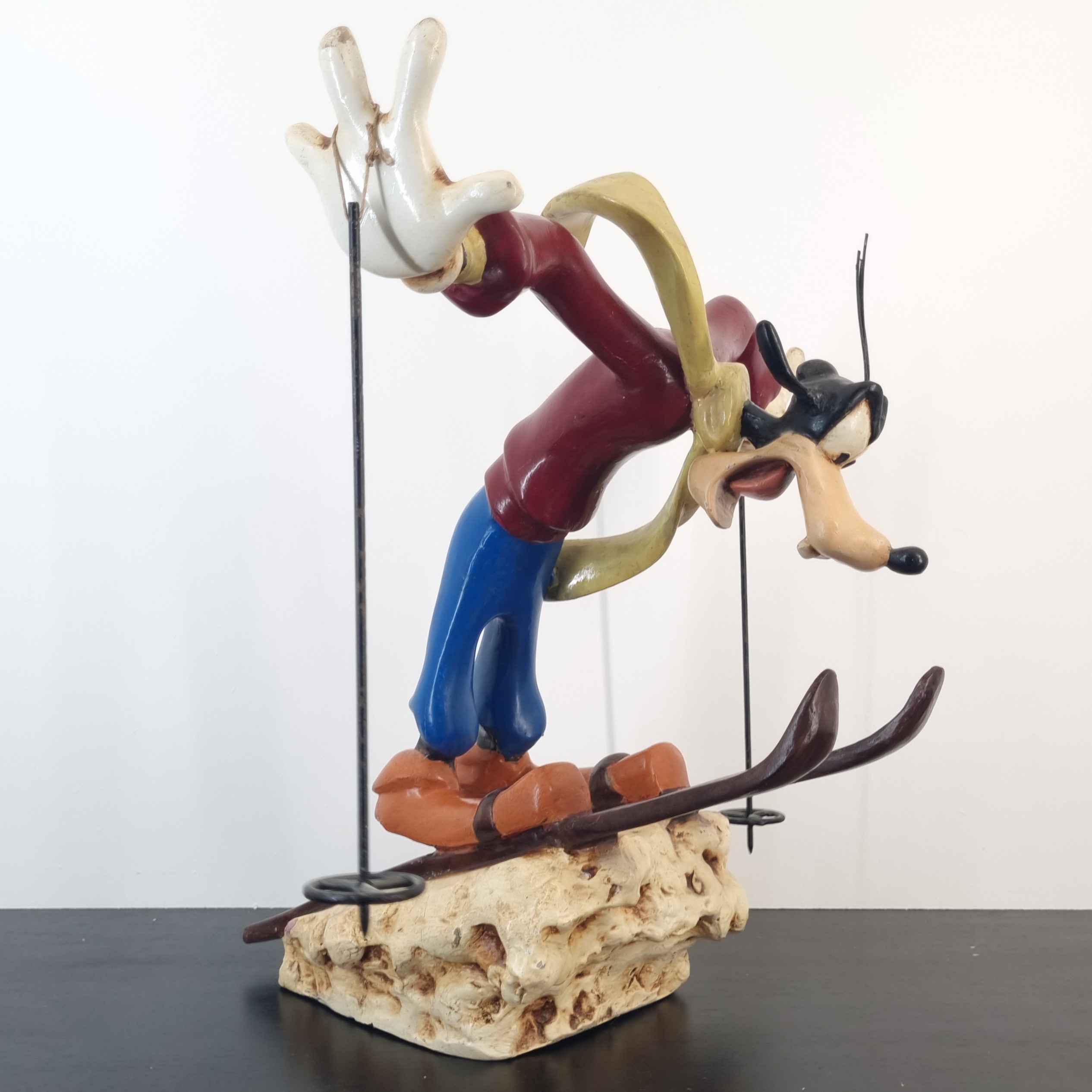 Goofy Ski Jumper statue - Goofy statue by Stefan Toth
