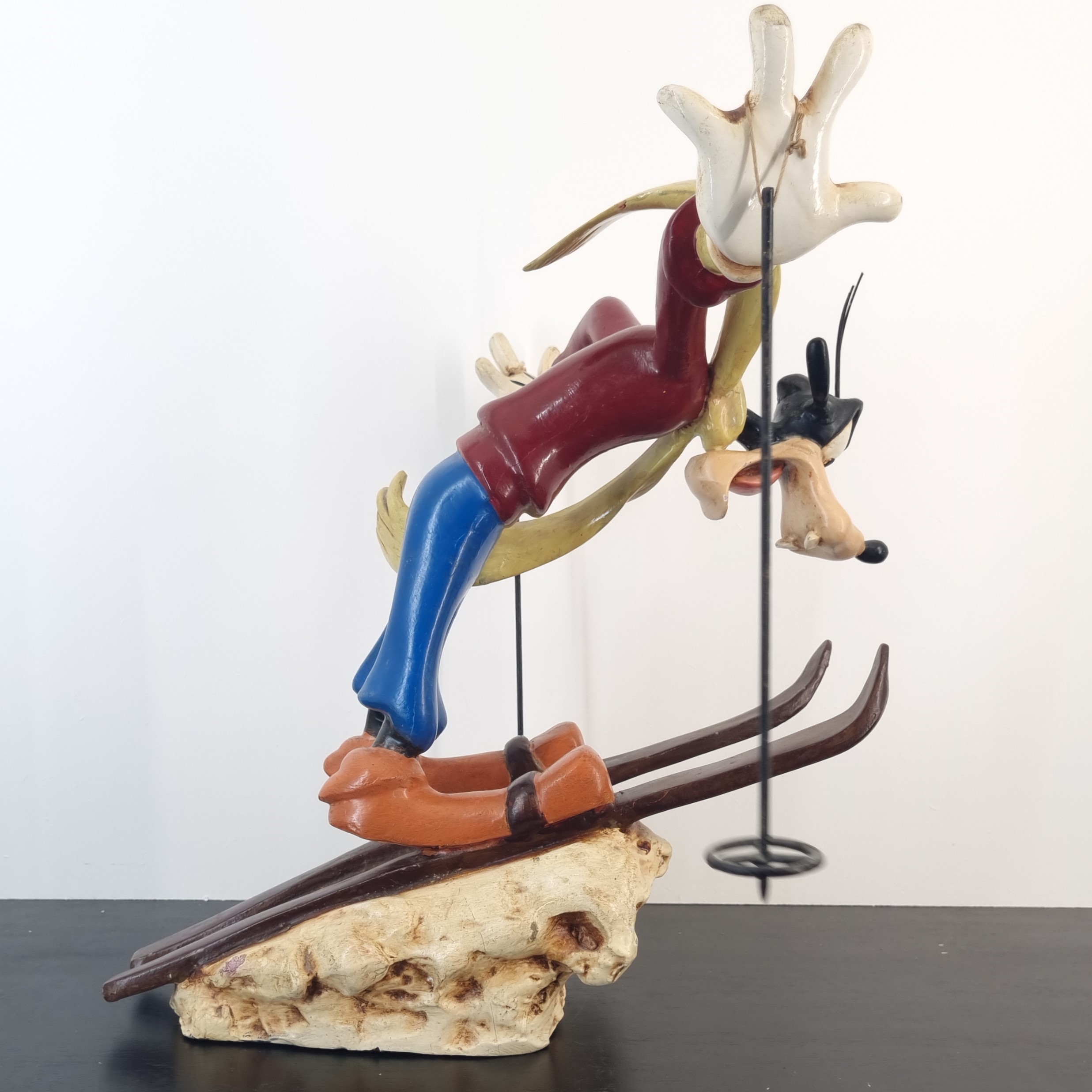 Goofy Ski Jumper statue - Goofy statue by Stefan Toth