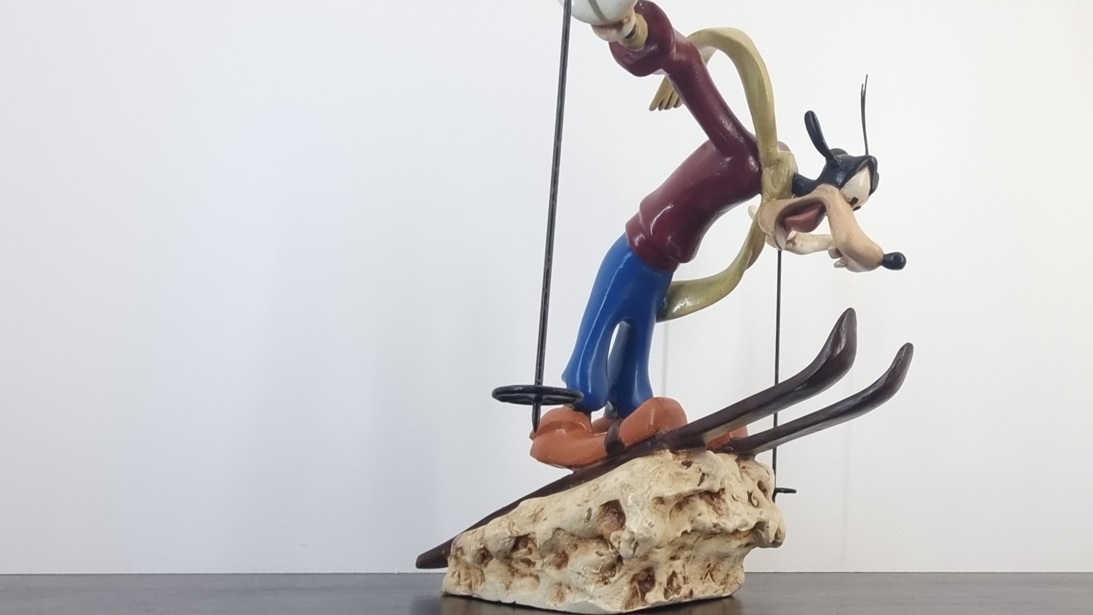 Goofy Ski Jumper statue - Goofy statue by Stefan Toth