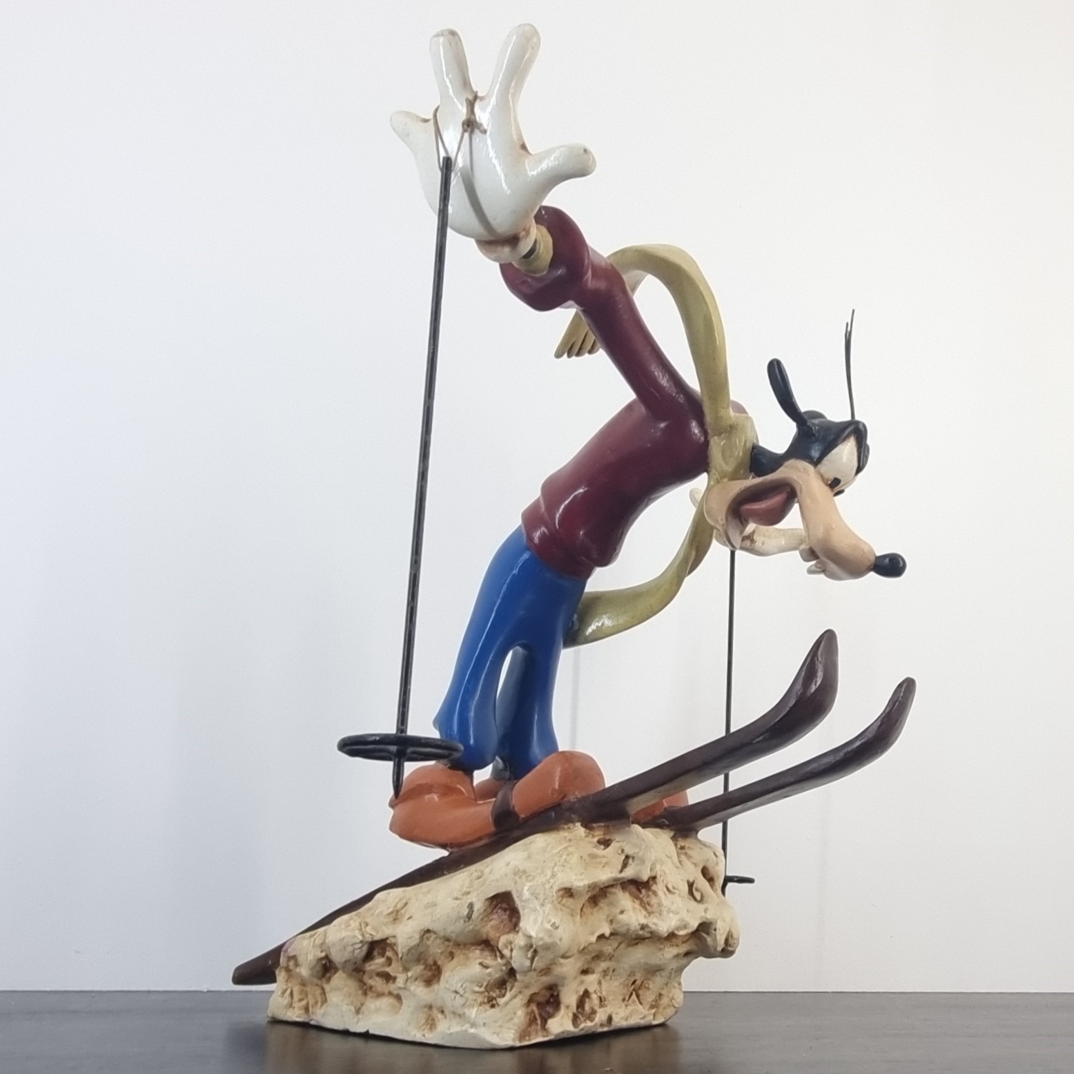 Goofy Ski Jumper statue - Goofy statue by Stefan Toth