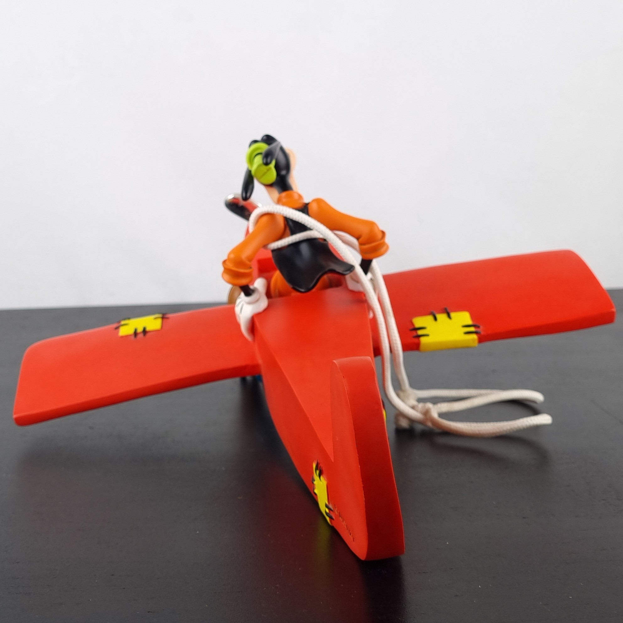 Vintage Goofy flying a plane statue - Peter Mook - Rutten