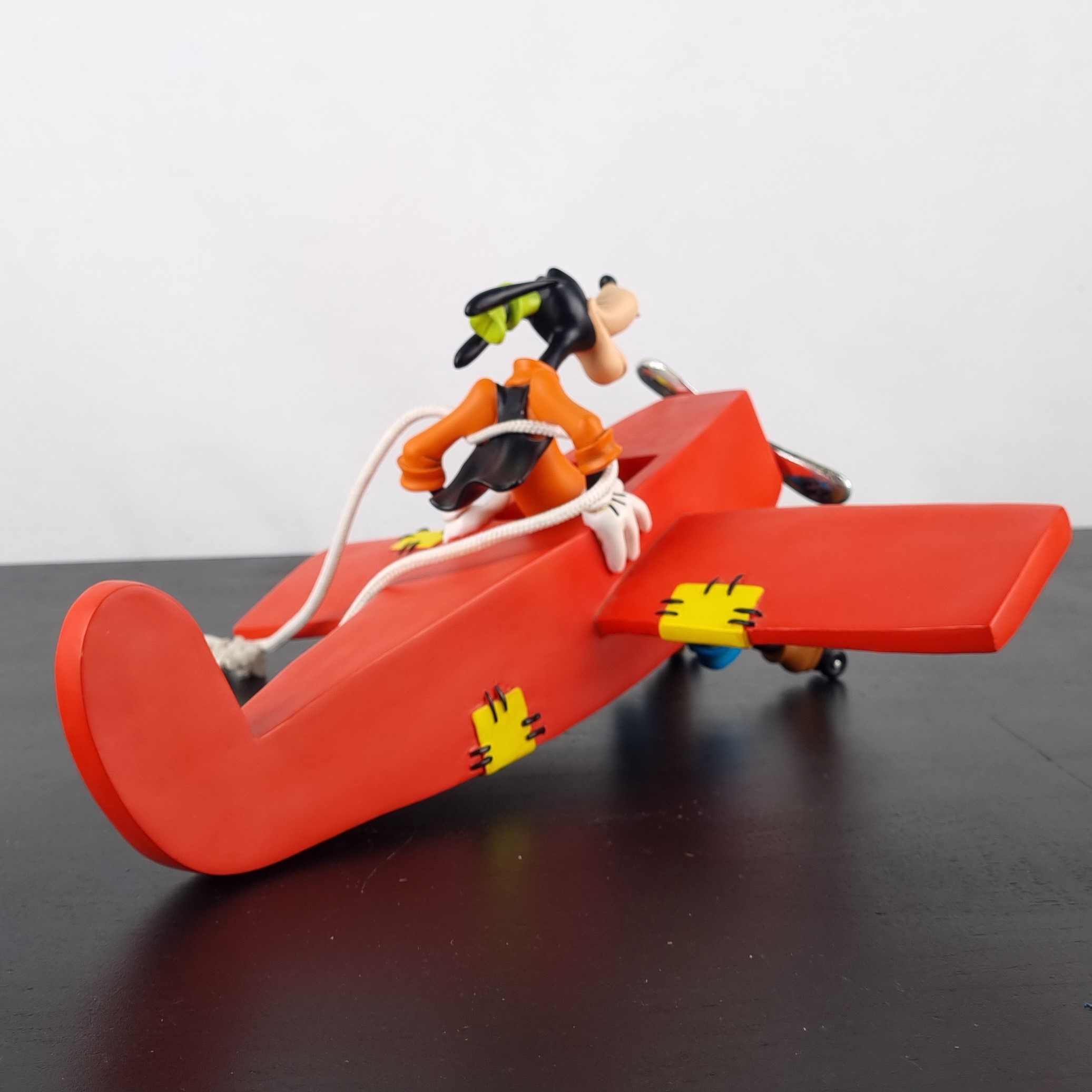 Vintage Goofy flying a plane statue - Peter Mook - Rutten