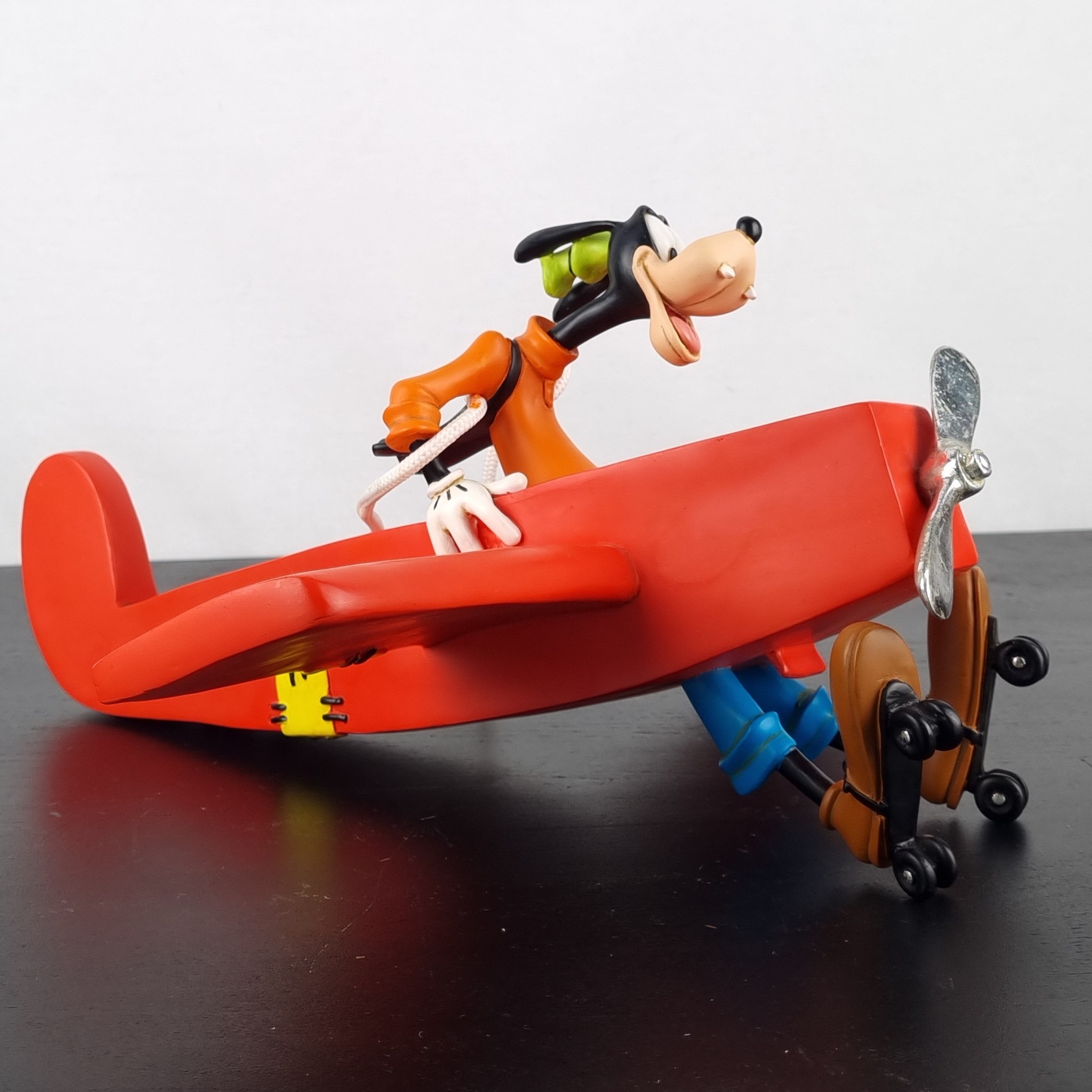 Vintage Goofy flying a plane statue - Peter Mook - Rutten