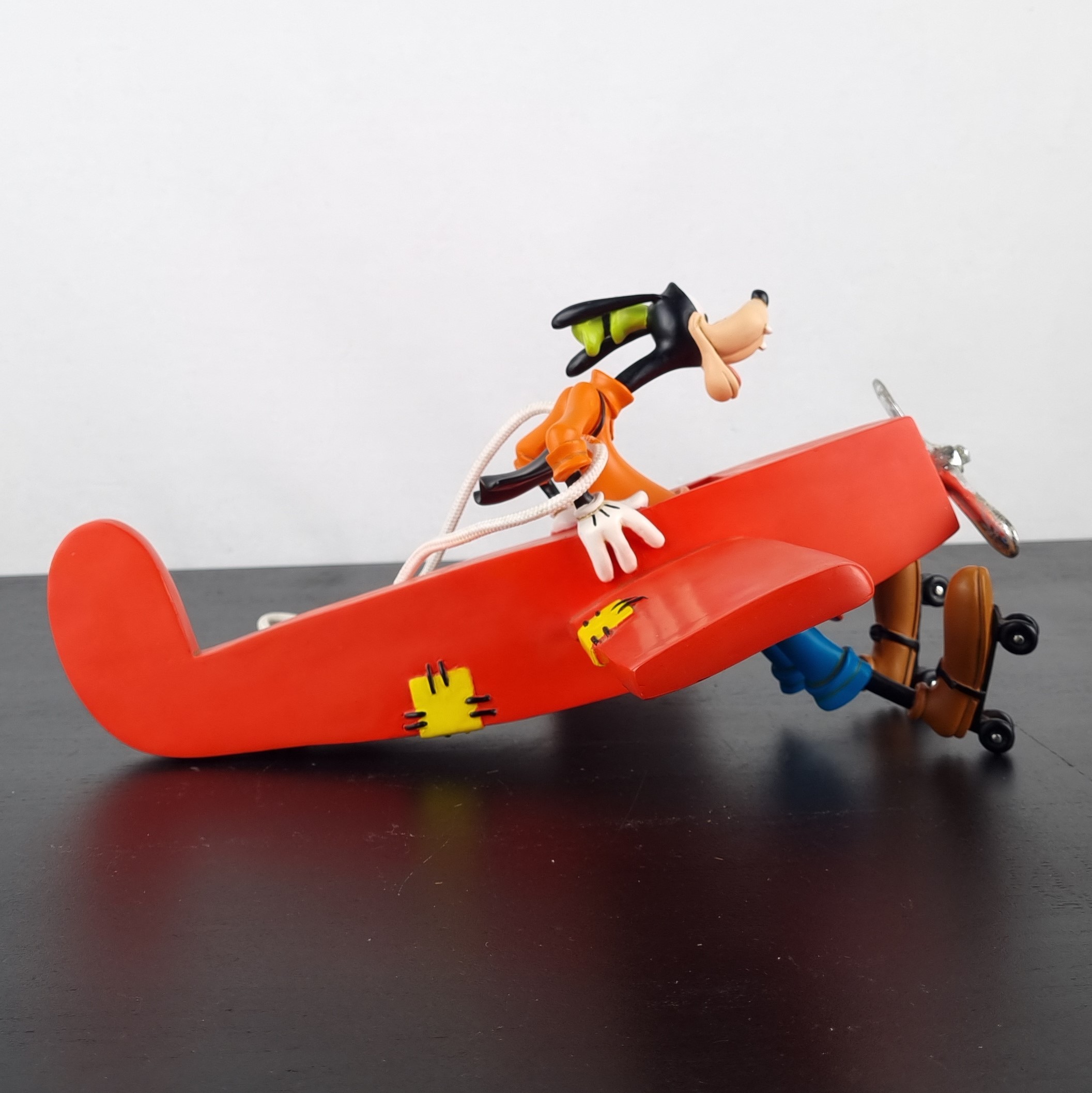Vintage Goofy flying a plane statue - Peter Mook - Rutten