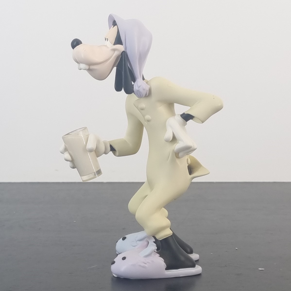 Vintage Goofy waking up figurine by Demons and Merveilles