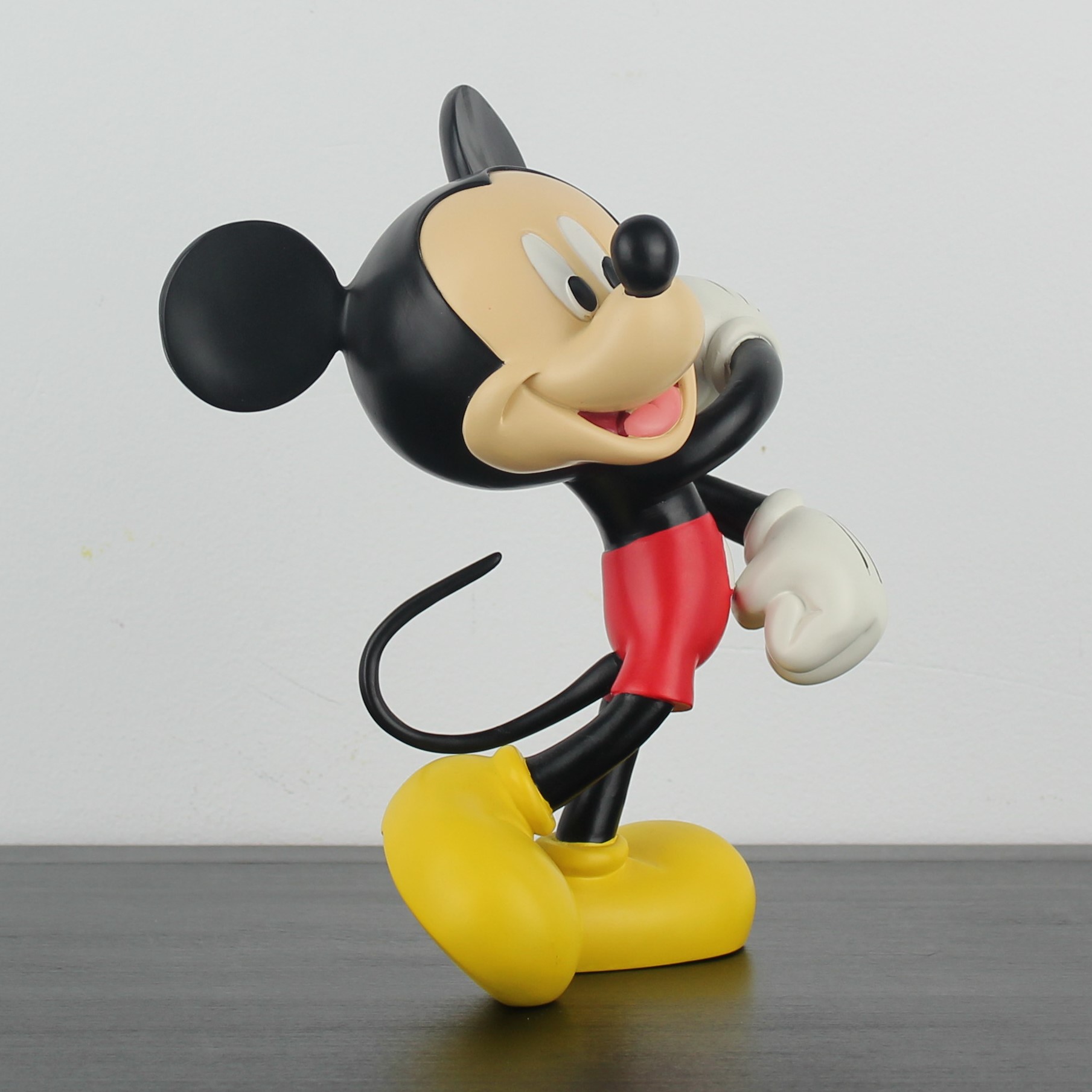 Happy Mickey Mouse statue - Peter Mook - Walt Disney
