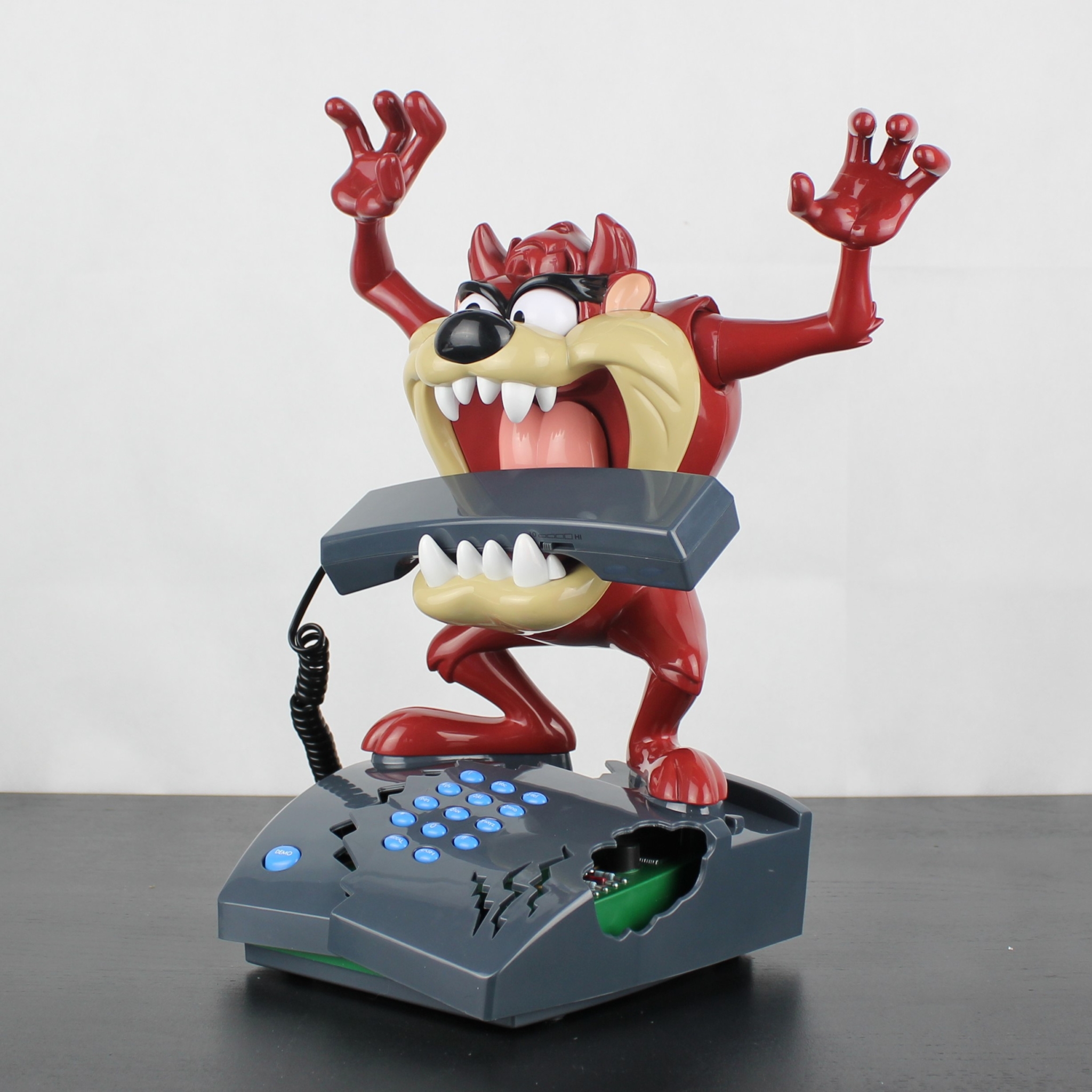 Tasmanian Devil animated phone by Superfone in license of Warner Bros