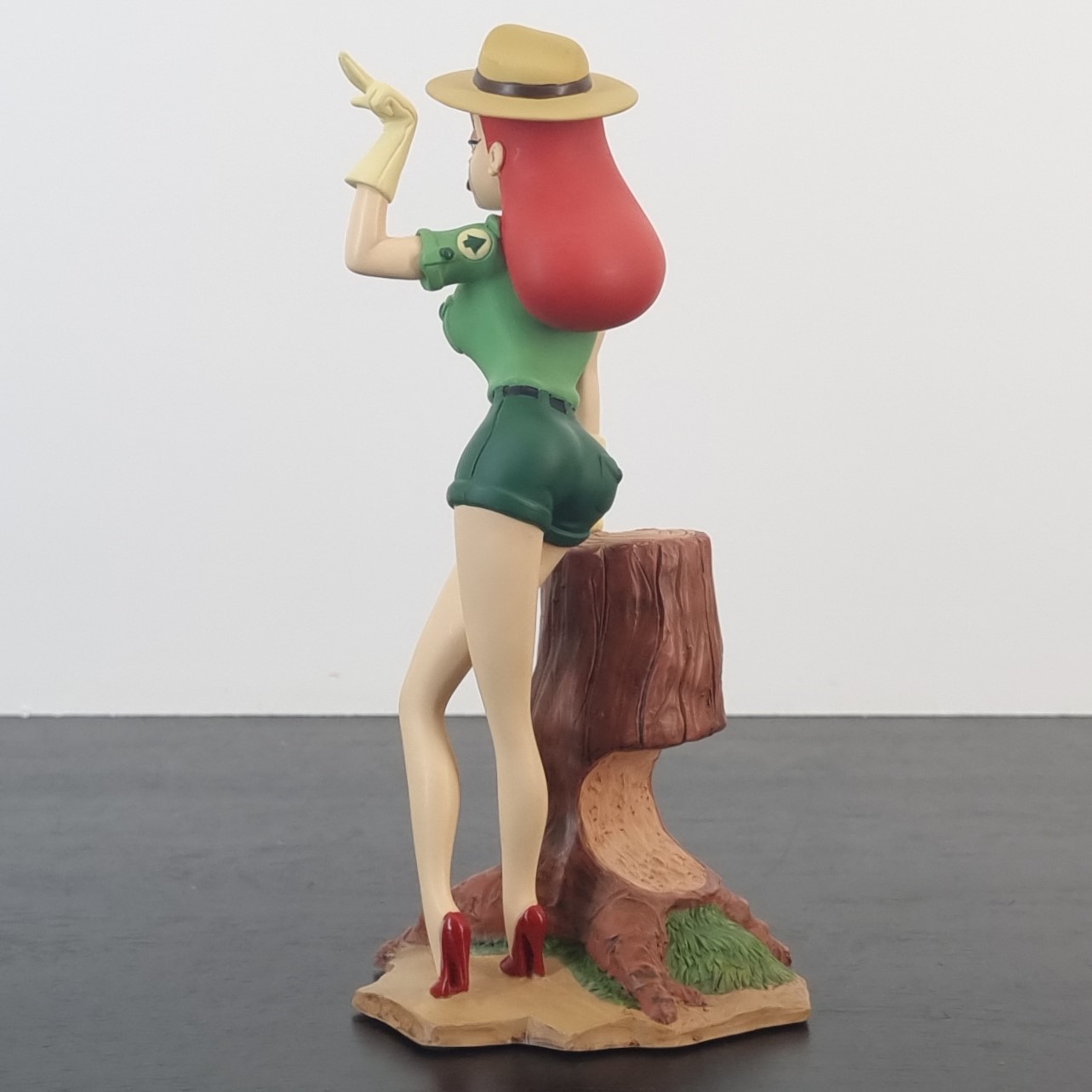 Jessica Rabbit Electric Tiki - Disney Showcase Collection