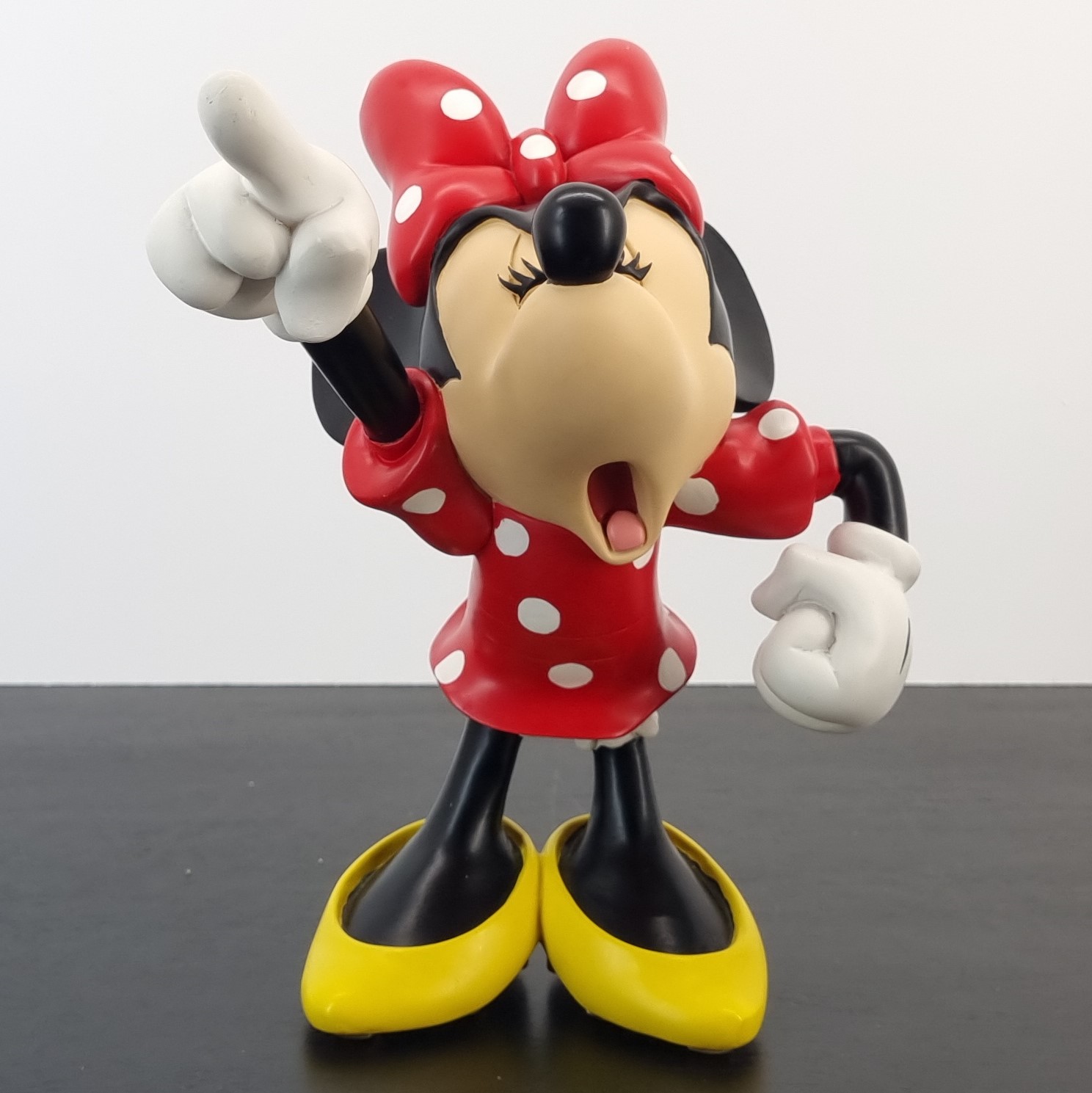 Minnie Mouse angry statue - Peter Mook - Rutten - Disney