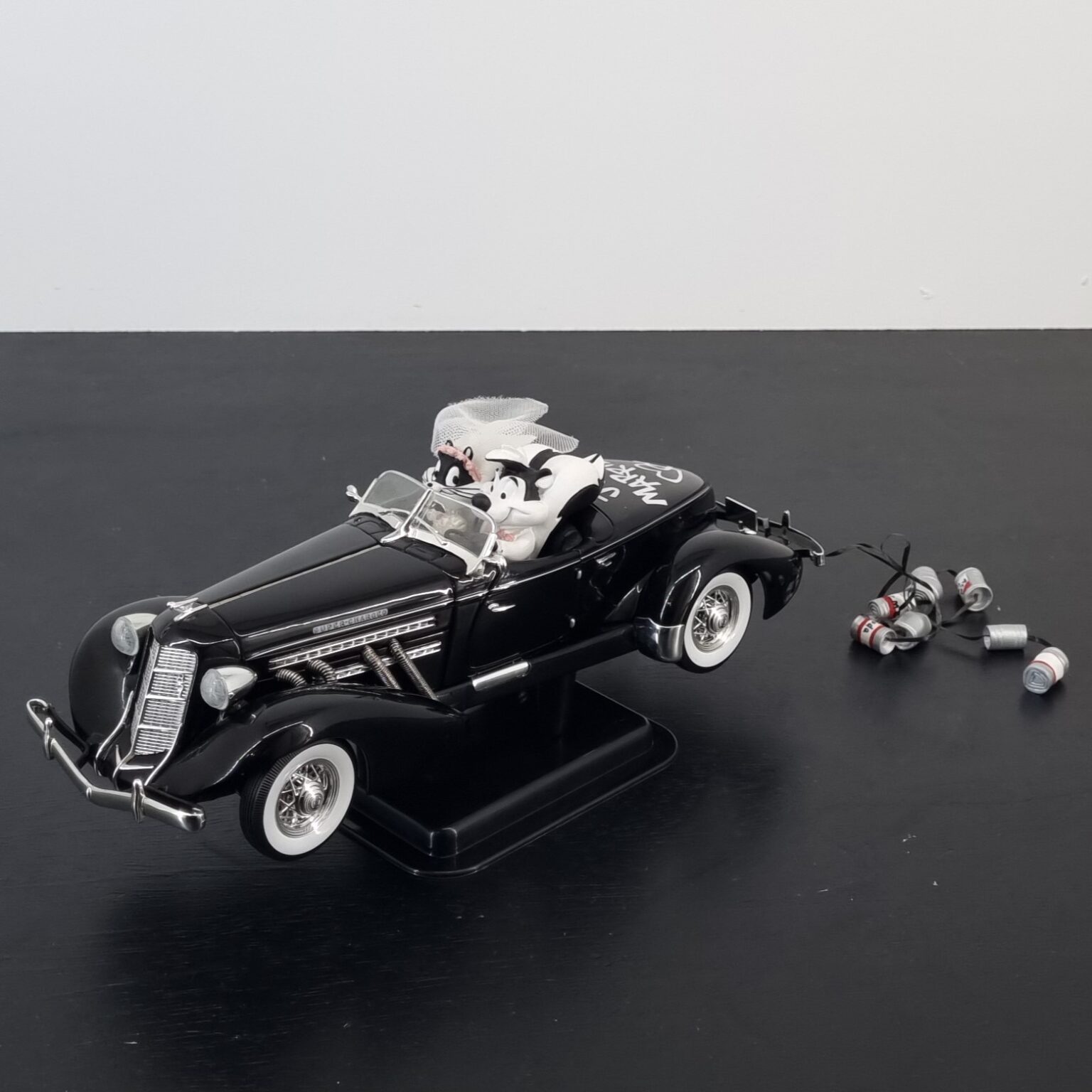 Pepe Le Pew with Penelope Pussycat statue by Warner Bros