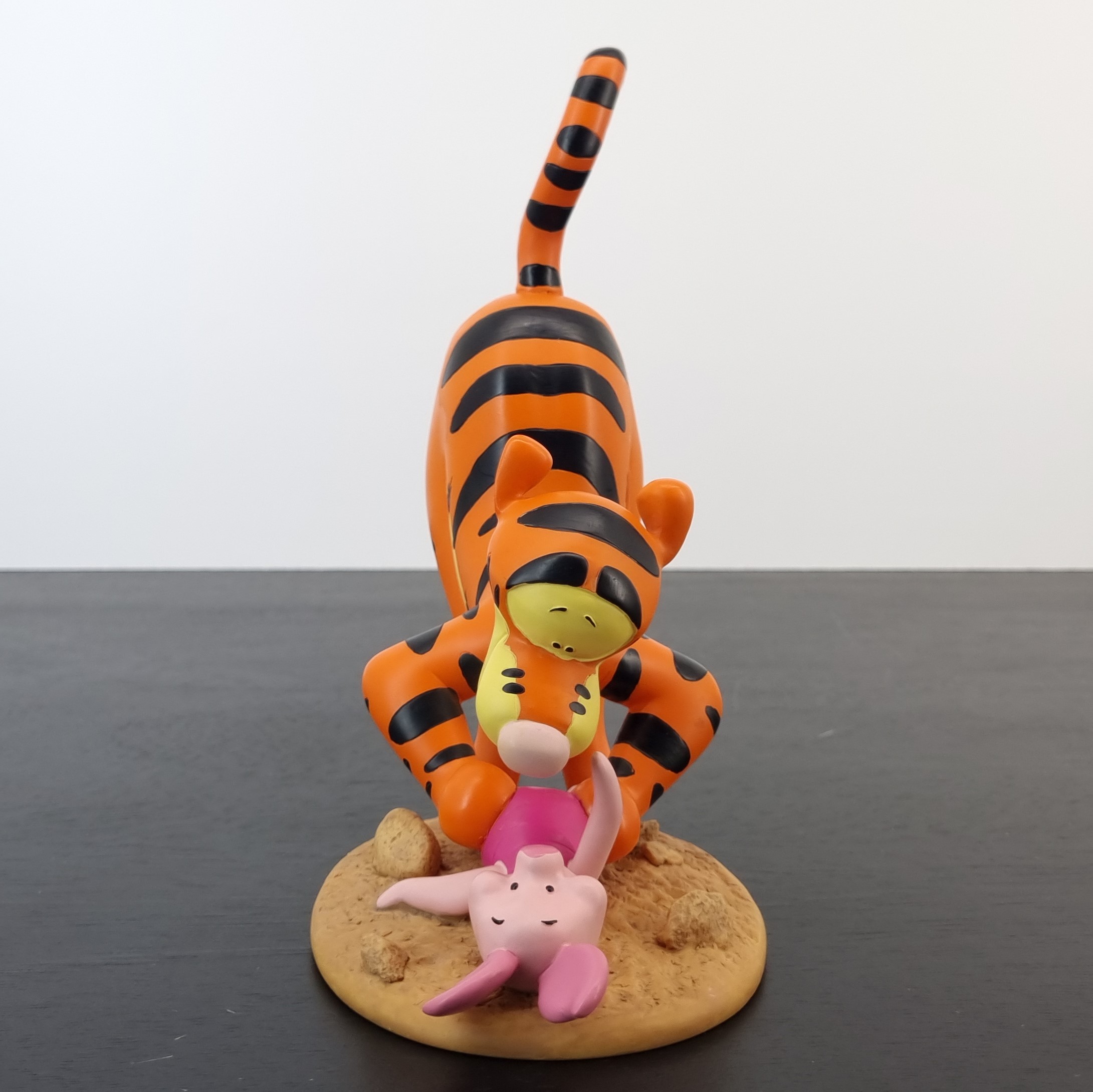 Tigger and Piglet playing statue - Peter Mook - Rutten