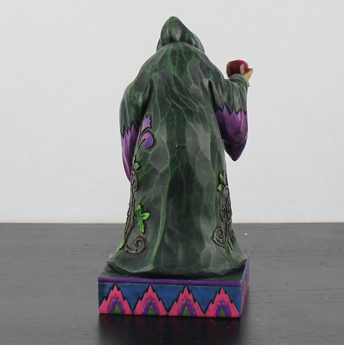 Witch - Take A Bite statue - Jim Shore - Disney Traditions